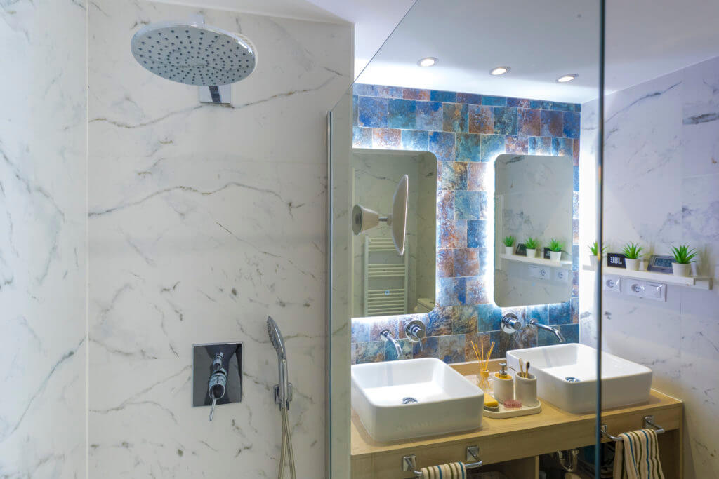 Private Bathroom Marble Carrara Blanco - Gres Aragón